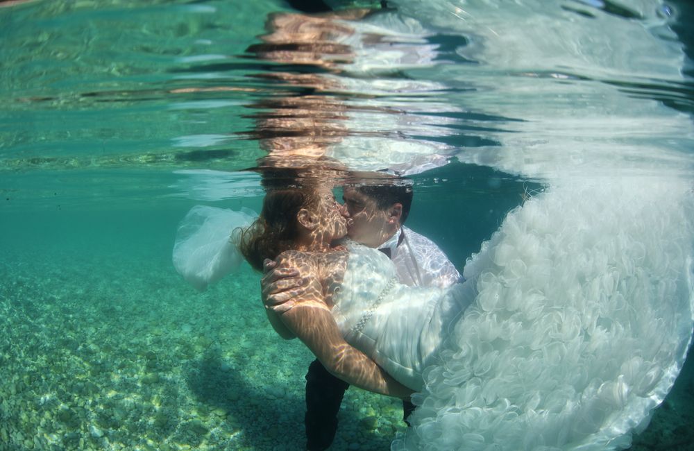 Mexican Couple Married Underwater In First Ever Cenote Ceremony!