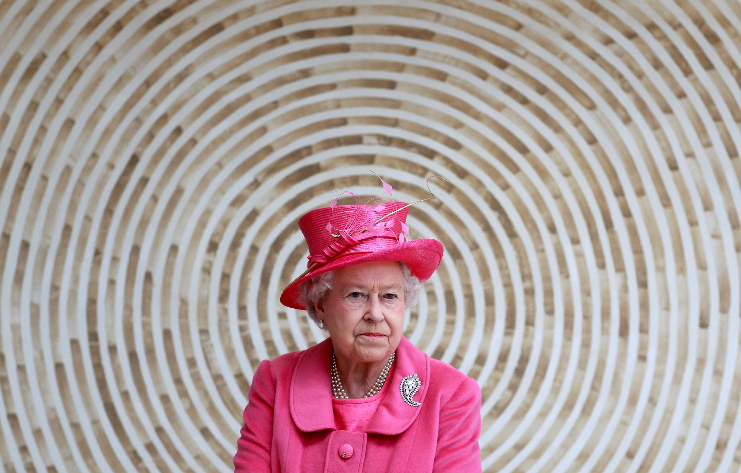 7 Powers Of Queen Elizabeth That Will Blow Your Mind