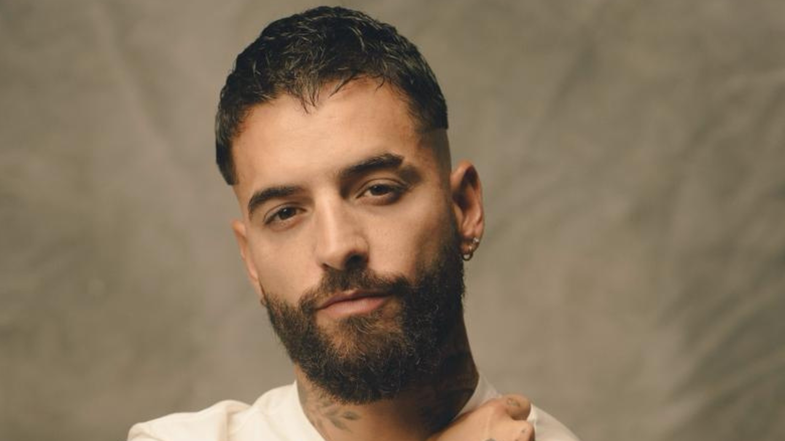 Maluma Makes his Debut as Host at the Latin Grammys, Alongside Roselyn ...