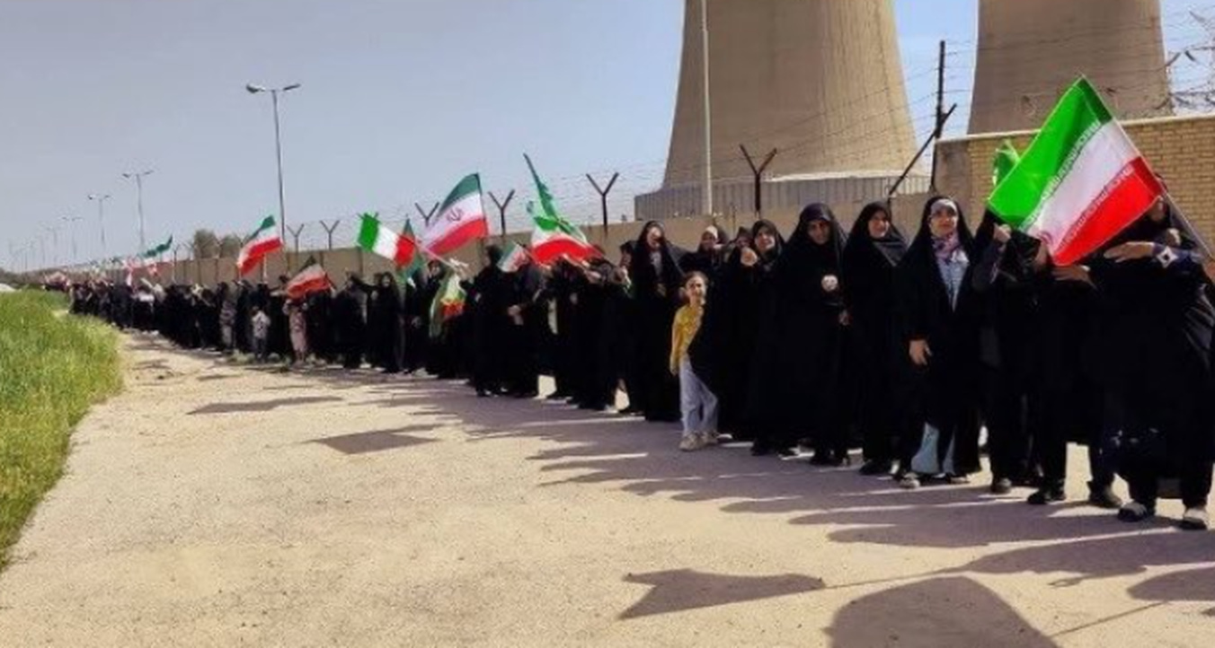 (VIDEO) Iranians Form Human Chains Around Key Facilities as Tensions ...